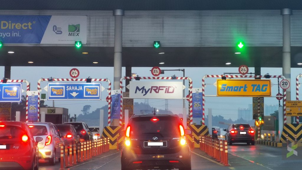 Pelaksanaan kutipan tol menggunakan teknologi radio frequency ...