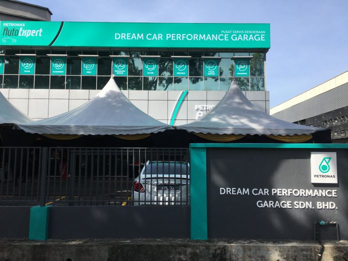 Anda pandu kereta continental premium? Servis di Petronas AutoExpert Glenmarie | Motoqar