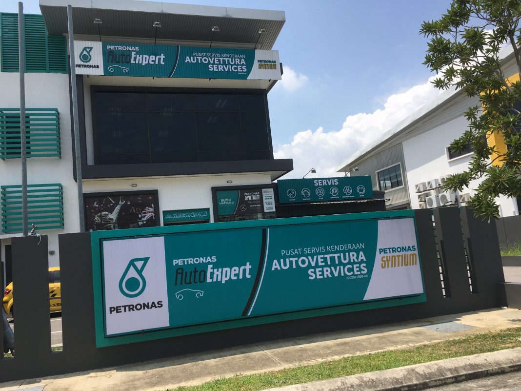 Kereta diservis minyak tulen, berkualiti, pengalaman servis mantap di Petronas AutoExpert ...