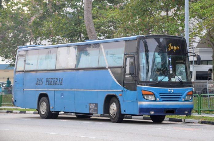 Perkhidmatan bas pekerja dan pelancong dibenarkan beroperasi dengan ...