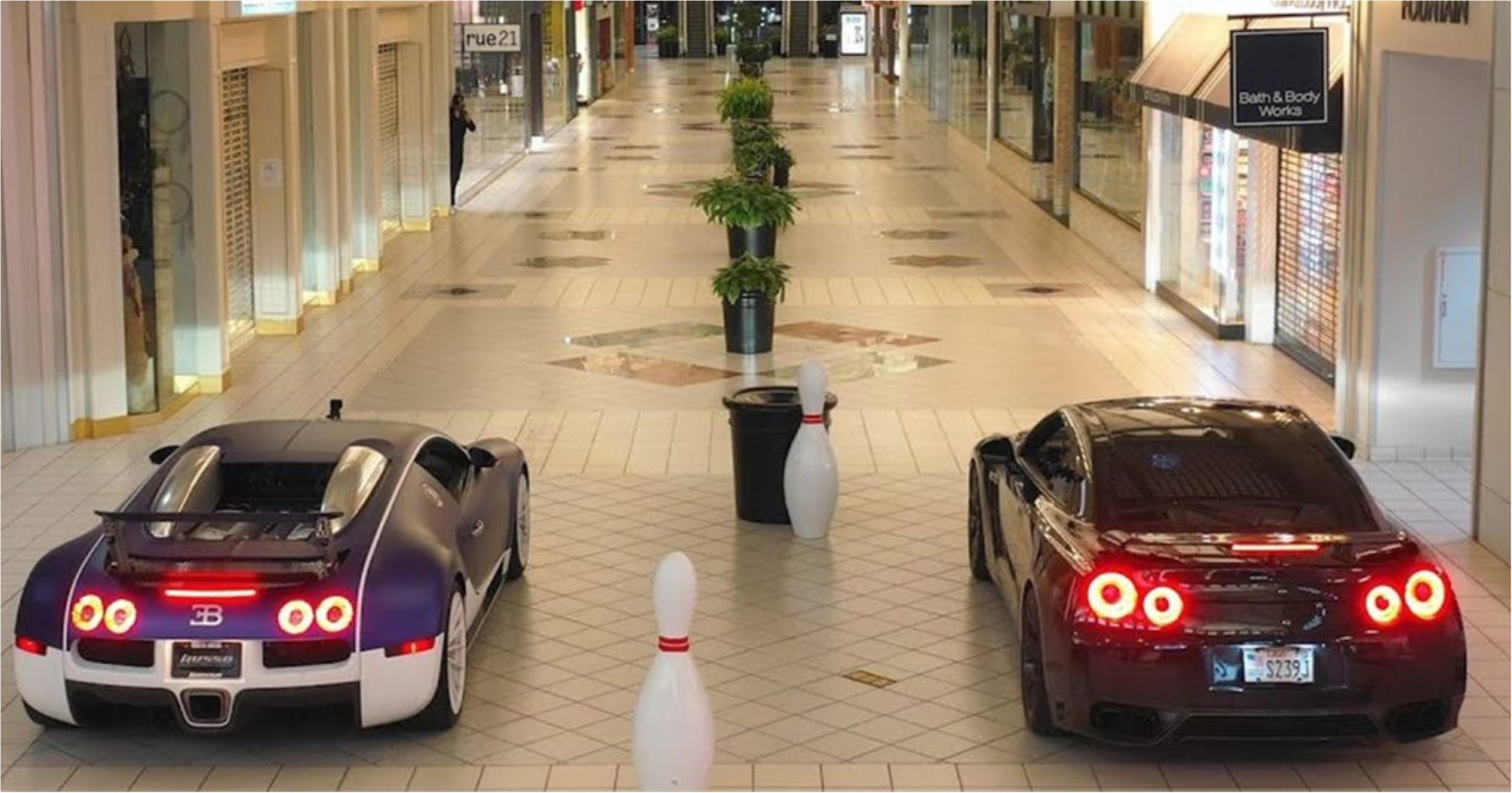 Lumba drag dalam pusat beli-belah, Nissan GT-R R35 tapau Bugatti Veyron ...