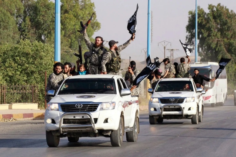Toyota Hilux kenderaan pilihan kumpulan militan, ini cara mereka ...