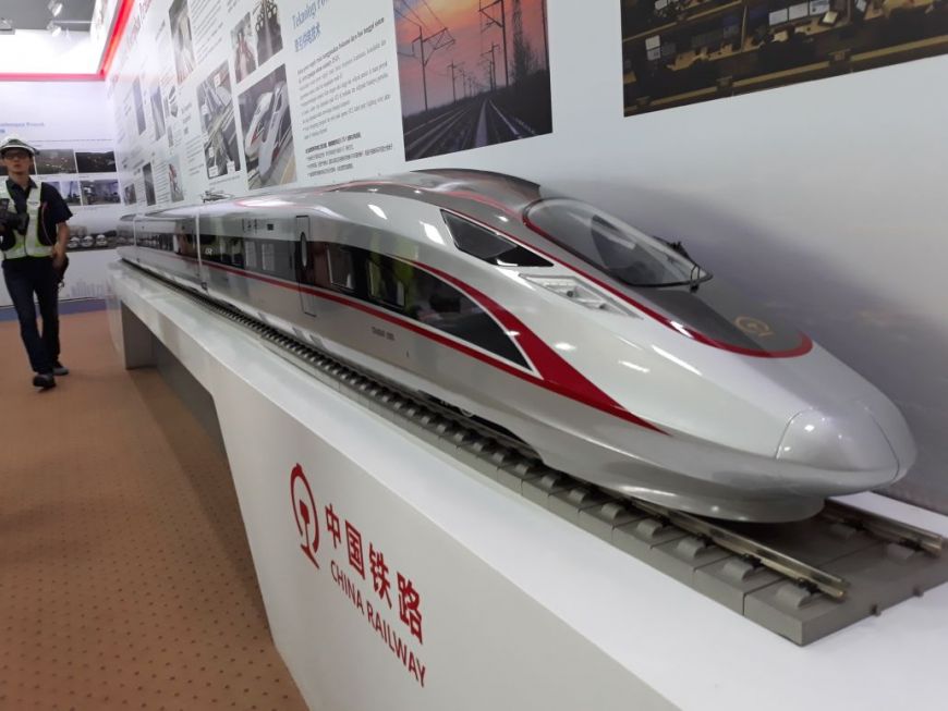 Kereta api laju Jakarta-Bandung acah shinkansen kalis petir, angin dan ...