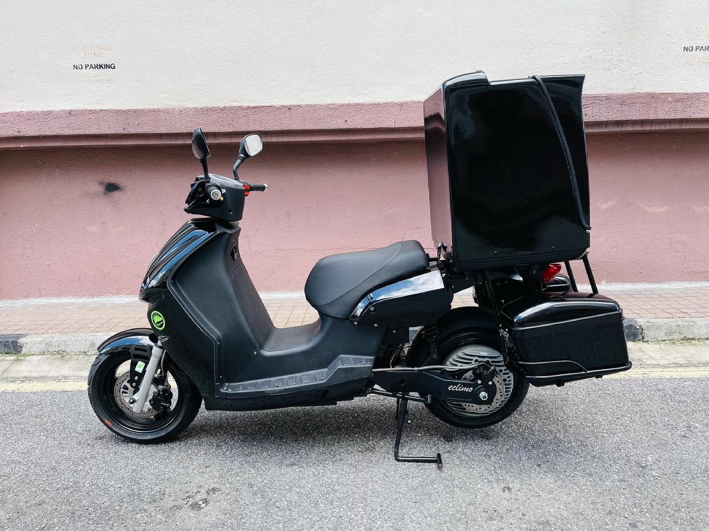 Skuter lokal Eclimo murah dan jimat, kos caj RM2 bagi perjalanan 100km ...