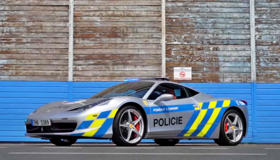 Ferrari 458 Italia - Jentera baru Polis Republik Czech, hasil kereta ...