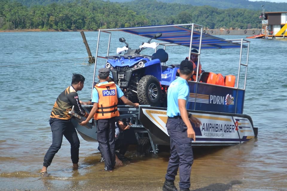 IPD Hulu Terengganu cipta bot amfibia bernilai RM10,000 | Motoqar