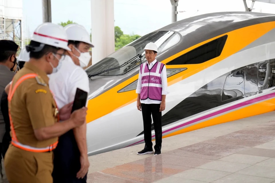 Kereta api kelajuan tinggi Indonesia di fasa terakhir, Jokowi ajak ...