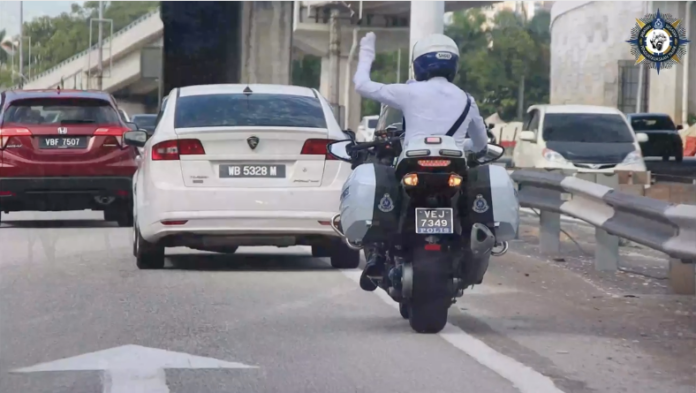#TahukahAnda: Ini 3 isyarat tangan polis trafik pengiring yang perlu ...