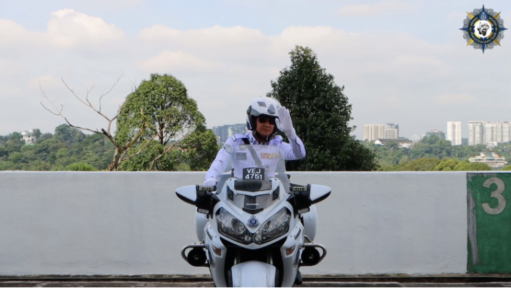 #TahukahAnda: Ini 3 isyarat tangan polis trafik pengiring yang perlu ...