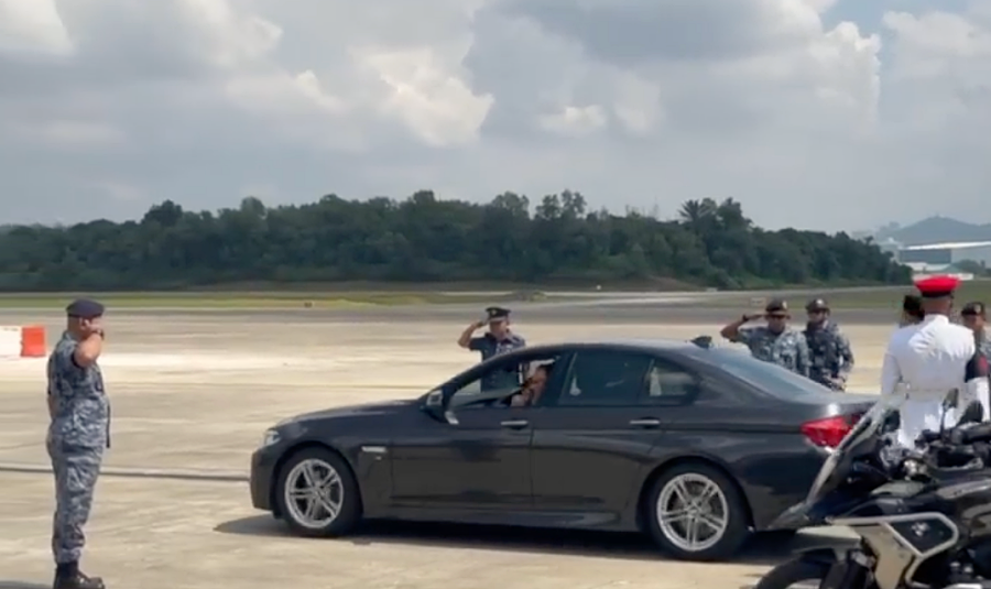 VIDEO: Sultan Brunei pandu sendiri BMW bersama Datuk Seri Anwar Ibrahim ...