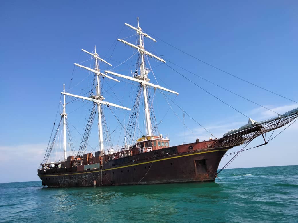 Kapal layar Puteri Mahsuri terputus sauh hanyut di Langkawi | Motoqar