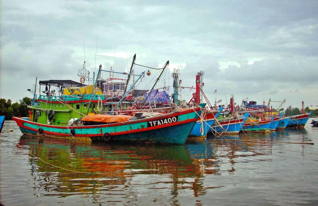 Rasuah tengah laut, 10 suspek direman lima hari | Motoqar