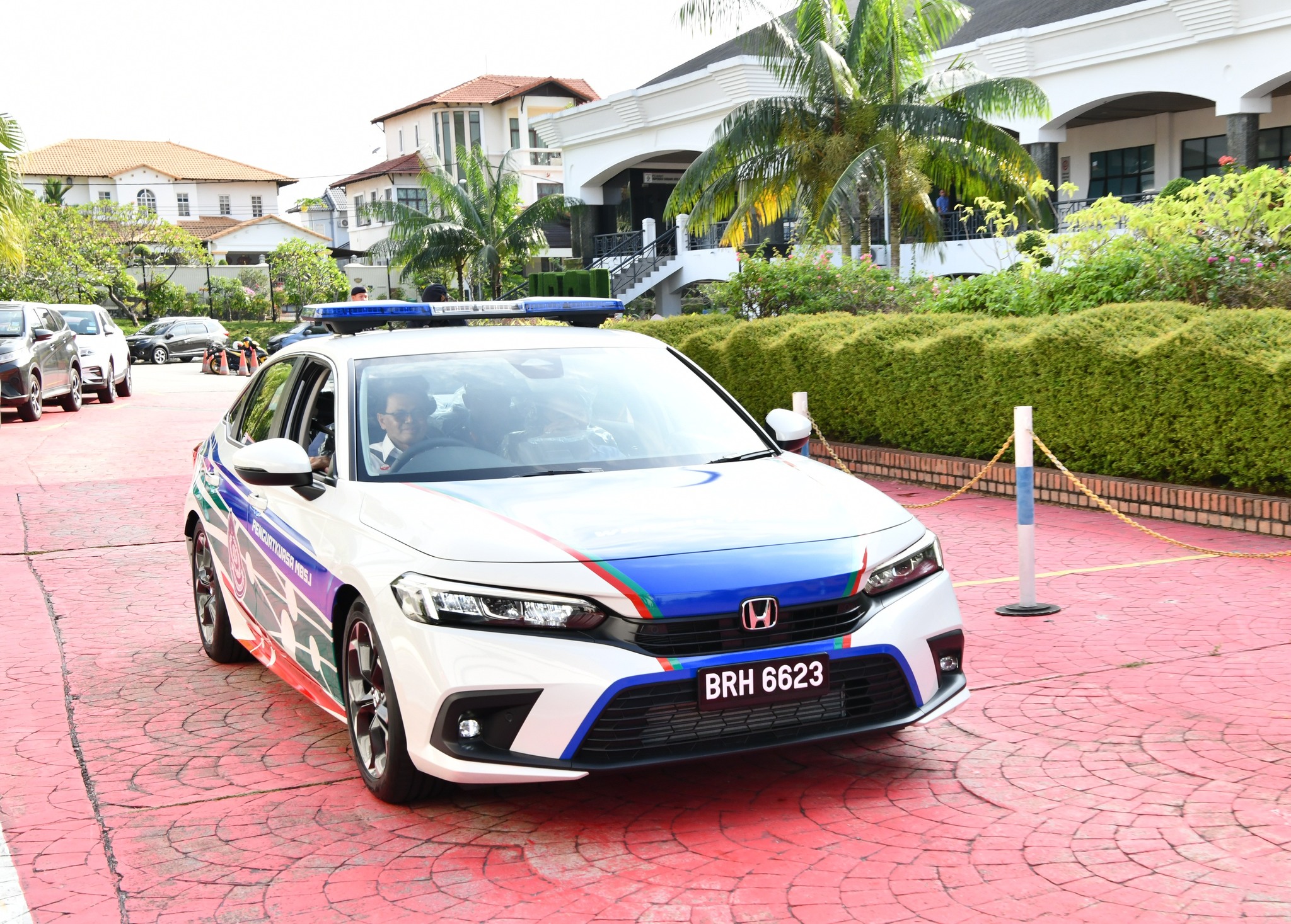 Penguatkuasa MBSJ kini guna Honda Civic FE | Motoqar