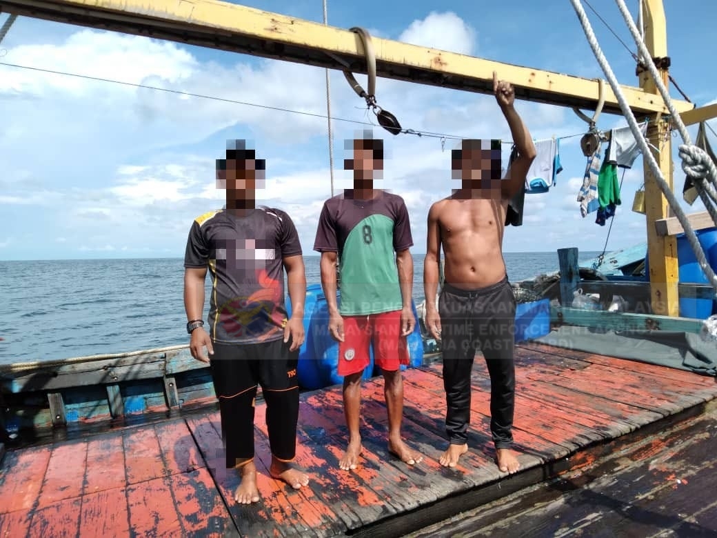 APMM tahan bot pukat tunda bersama tiga nelayan Myanmar | Motoqar
