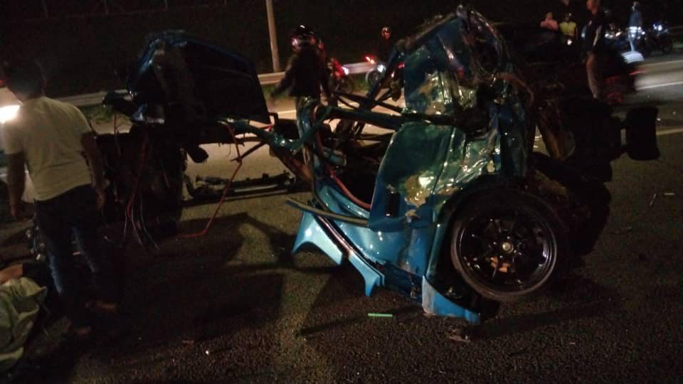 Tayar pecah, dua beranak maut dalam kemalangan | Motoqar