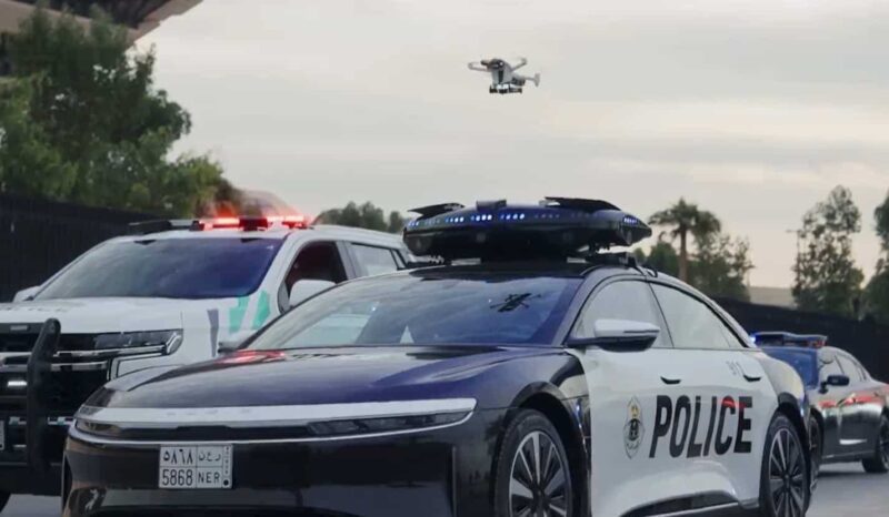 Lucid Air kereta peronda polis Arab Saudi, pertama dunia dengan dron ...