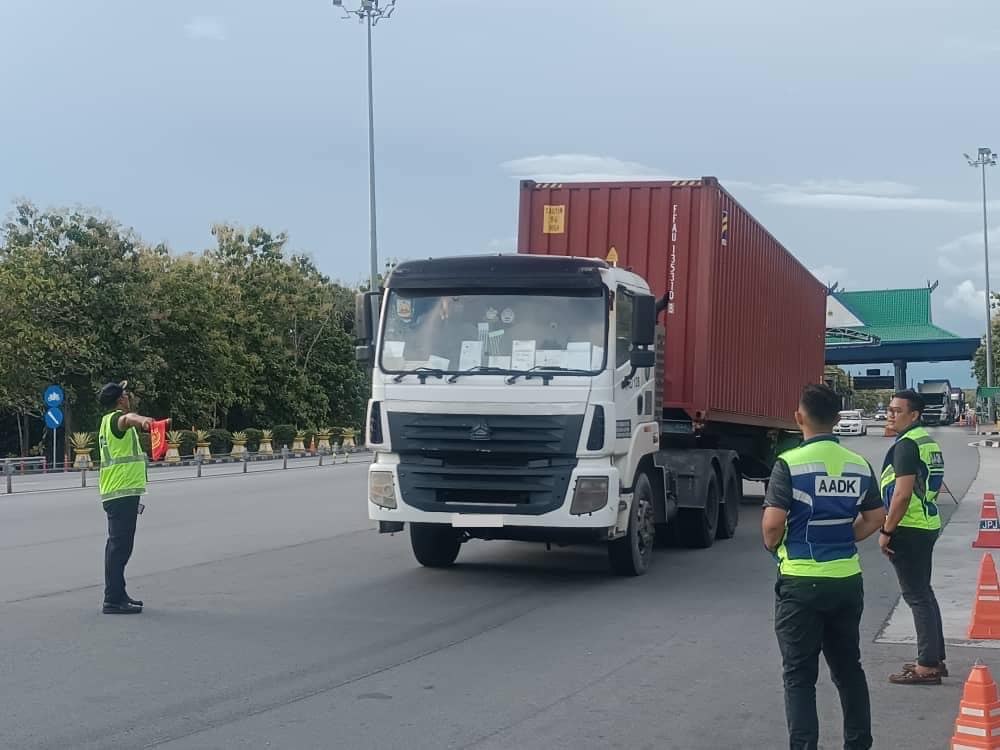 11 pemandu , kelindan lori positif dadah, alasan tahan lama pemanduan jauh | Motoqar