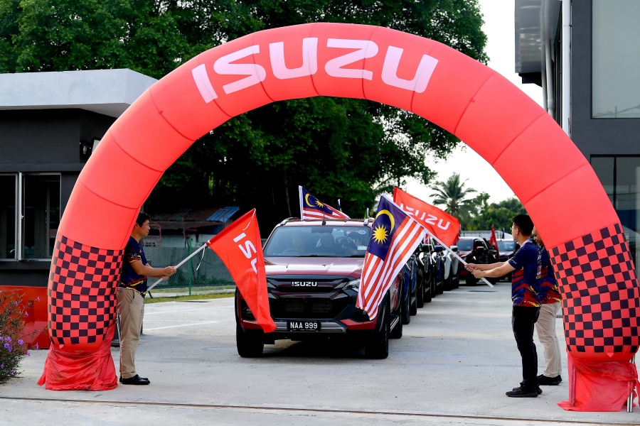 900 Isuzu D-Max konvoi sambut Merdeka | Motoqar