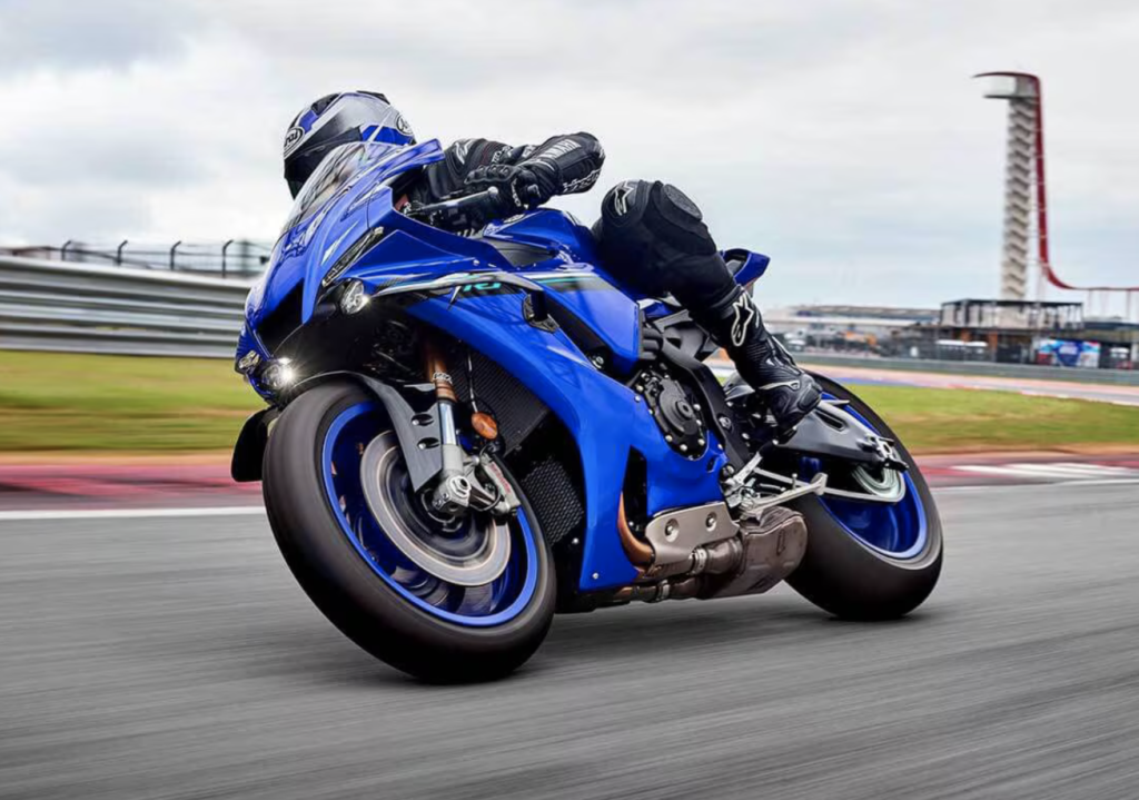 Yamaha YZF-R1 dan YZF-R1M (2025) terima kemas kini winglet | Motoqar