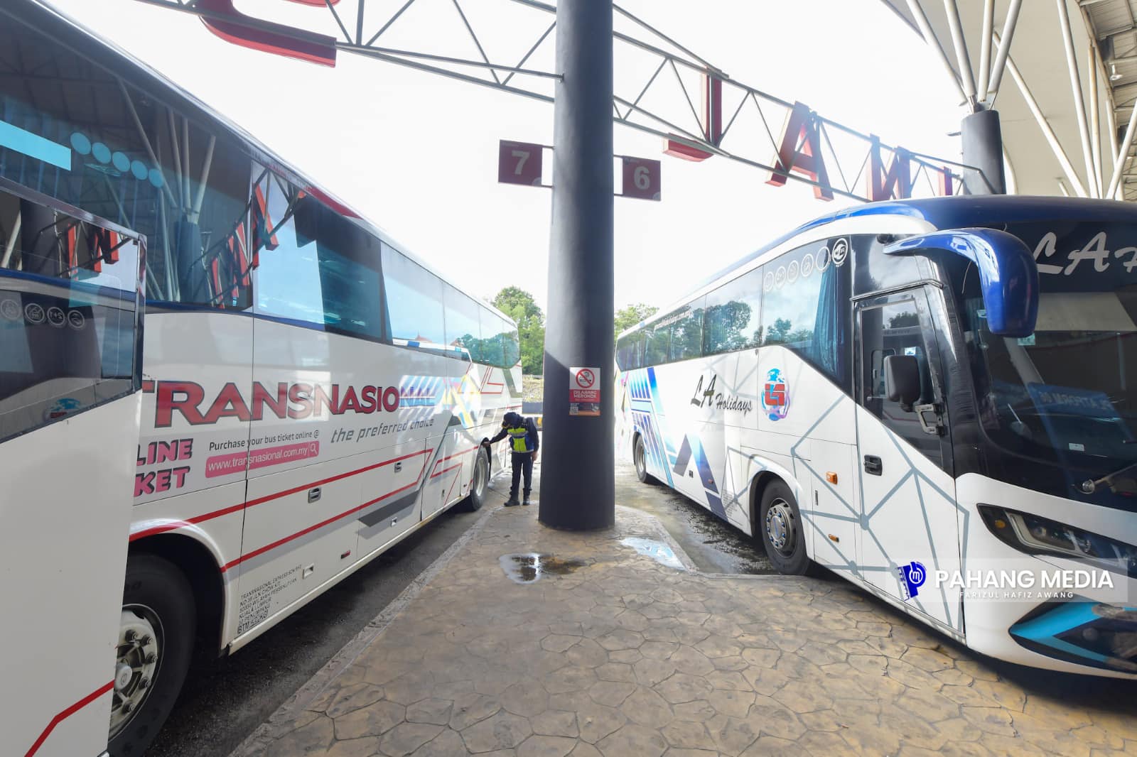 Menyamar jadi penumpang, JPJ Pahang kesan tujuh kesalahan pemandu bas | Motoqar