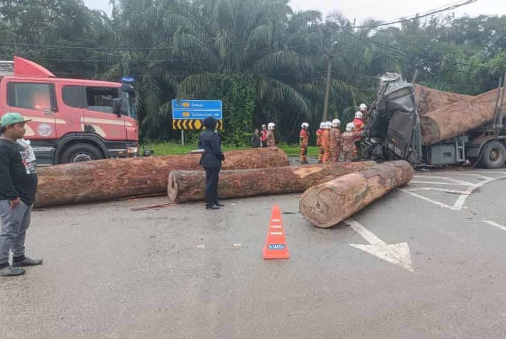 Bapa maut, anak cedera kemalangan lori balak dan pasir | Motoqar