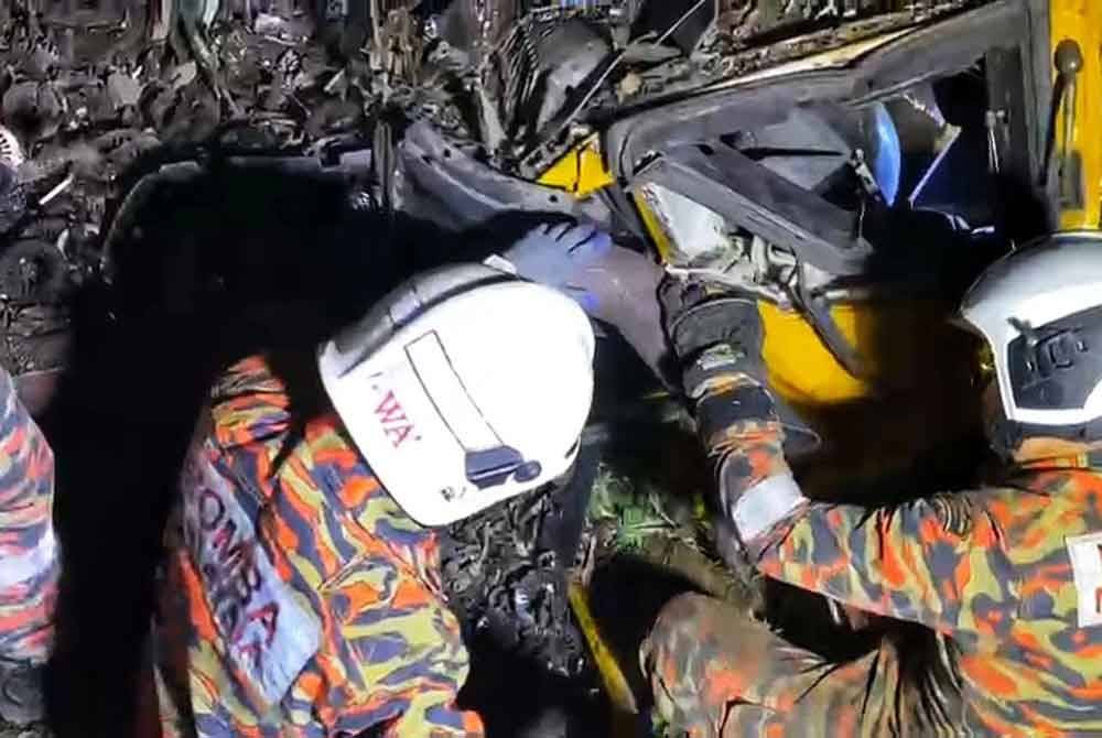 Lori muatan besi jatuh gaung, dua maut | Motoqar