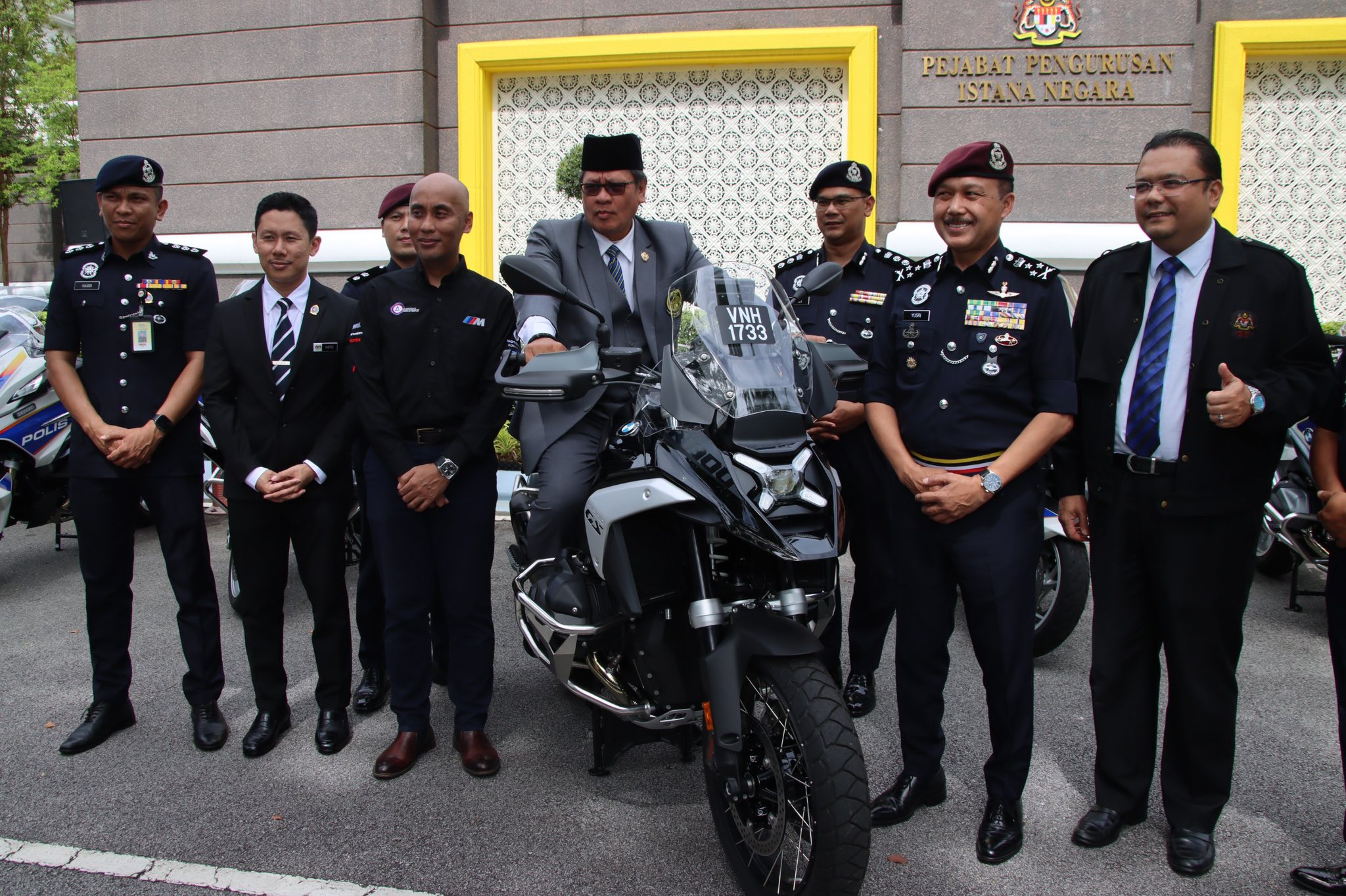 Istana Negara terima jentera pengiring BMW R1250 RT, BMW R1300 GS | Motoqar