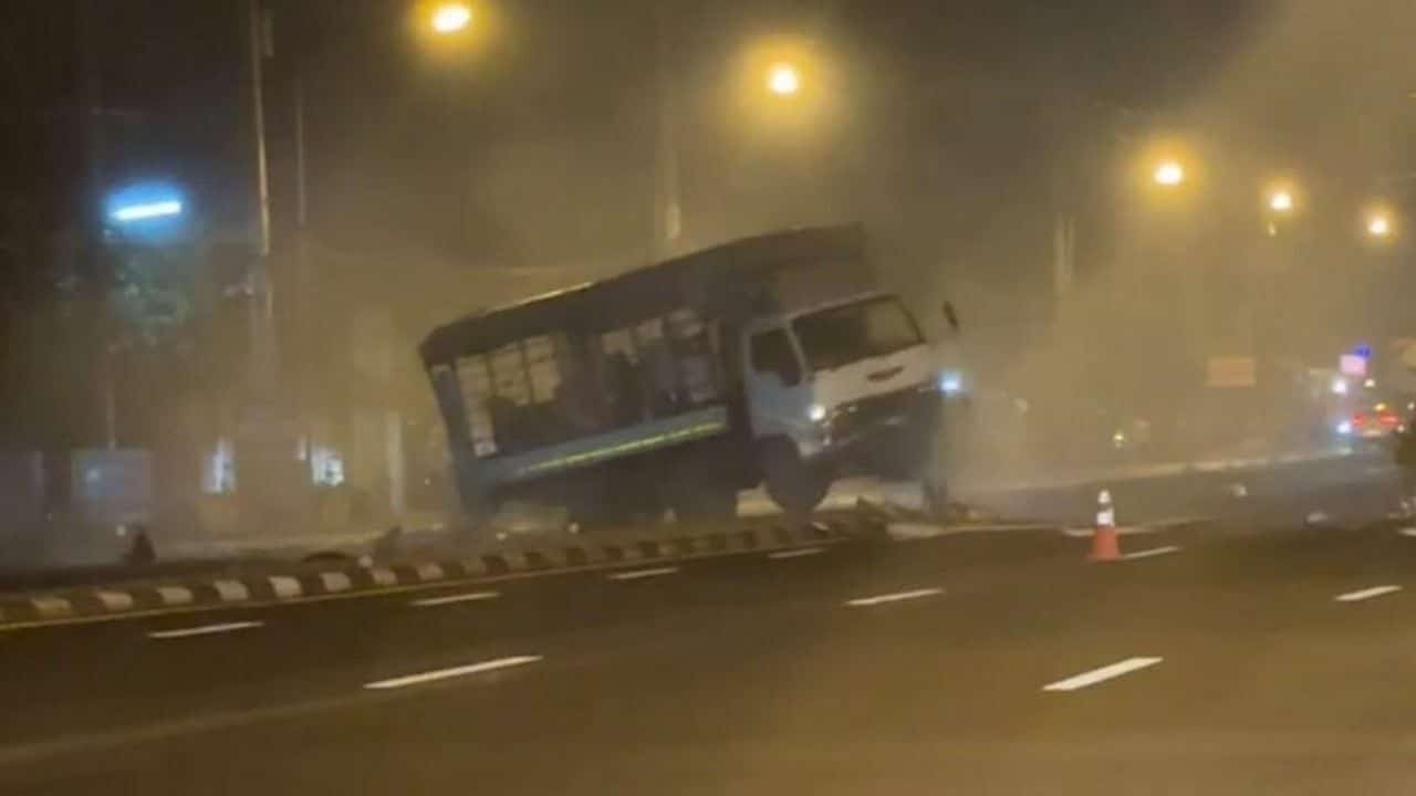 ‘Lori hantu’ bergerak sendiri selepas dirempuh kereta | Motoqar