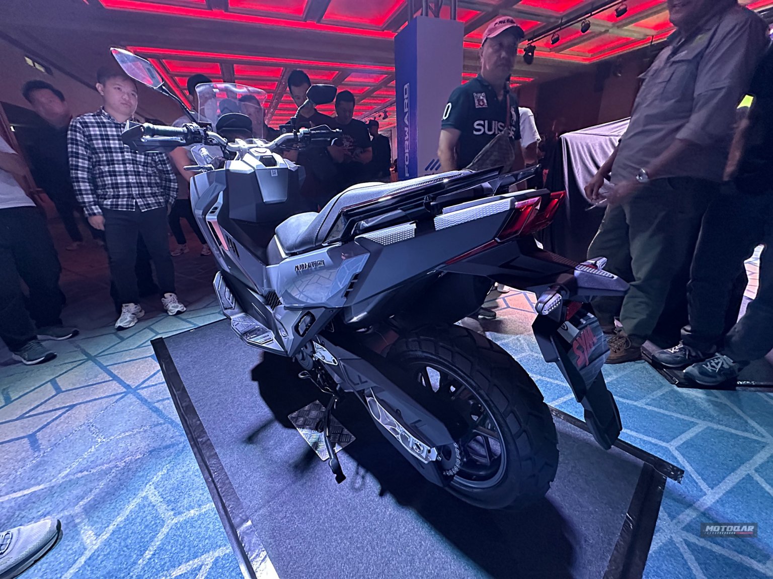 MForce rasmi lancar SYM ADXTG 400, harga RM26,800 | Motoqar