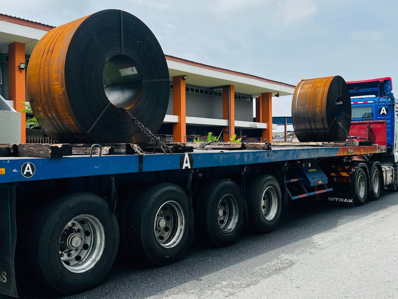 Pemandu lori kantoi bawa muatan berat tanpa lesen sah | Motoqar