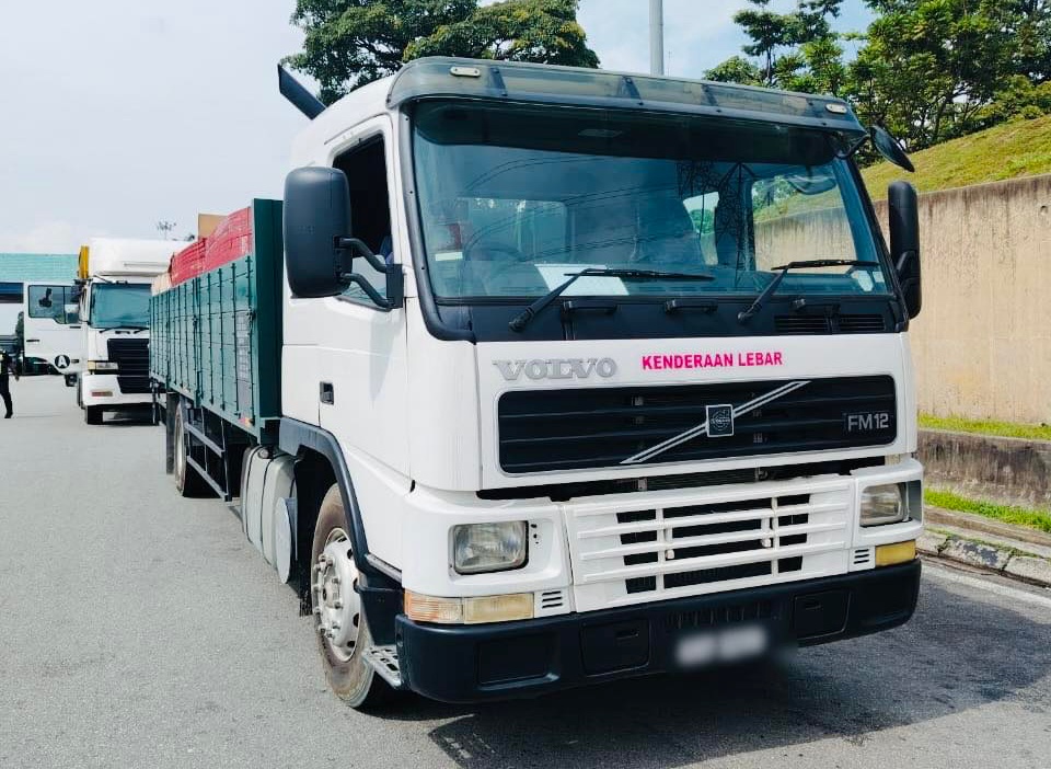 JPJ, Imigresen gempur syarikat guna pemandu lori warga asing tanpa lesen | Motoqar